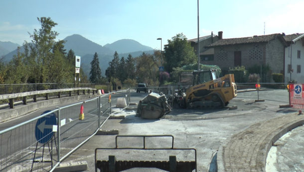 Fino del Monte. Via la rotonda, si torna all'incrocio - MyValley.it ...