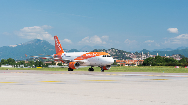A Orio "battesimo" per easyJet: collegamenti giornalieri con la ...