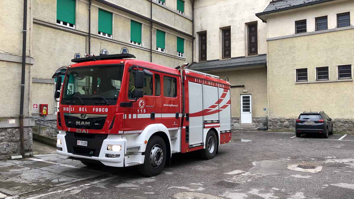 Casnigo, Vigili del fuoco liberano bimbo da un'auto - MyValley.it notizie!