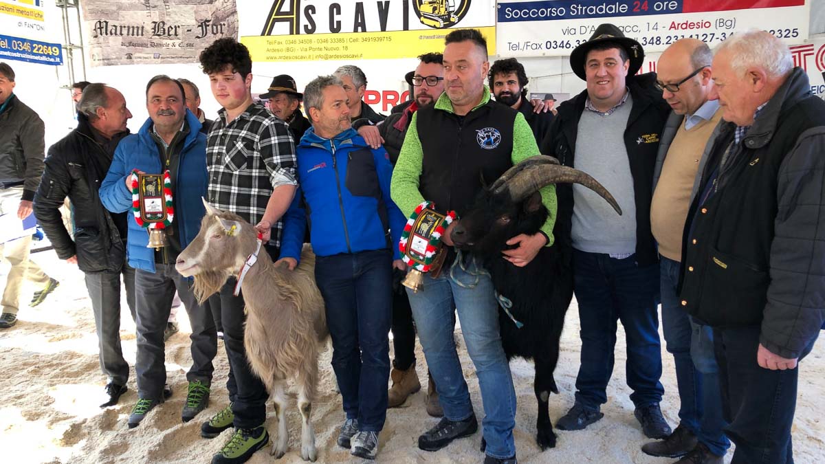 Ardesio, Geronimo e Beth sono re e regina della Fiera delle Capre ...