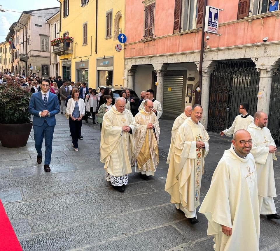 Albino in festa per il prete novello don Marco Nicoli - MyValley.it ...